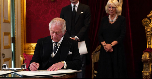 King Charles Has A New Signature As The Monarch But What Does The R Stand For Network Ten king-charles-has-a-new-signature-as-the-monarch-but-what-does-the-r-stand-for-network-ten