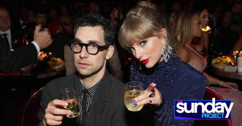 Taylor Swift Fans Swarm Restaurant To Catch A Glimpse Of Her - Network Ten Taylor Swift Fans Swarm Restaurant To Catch A Glimpse Of Her - Network Ten